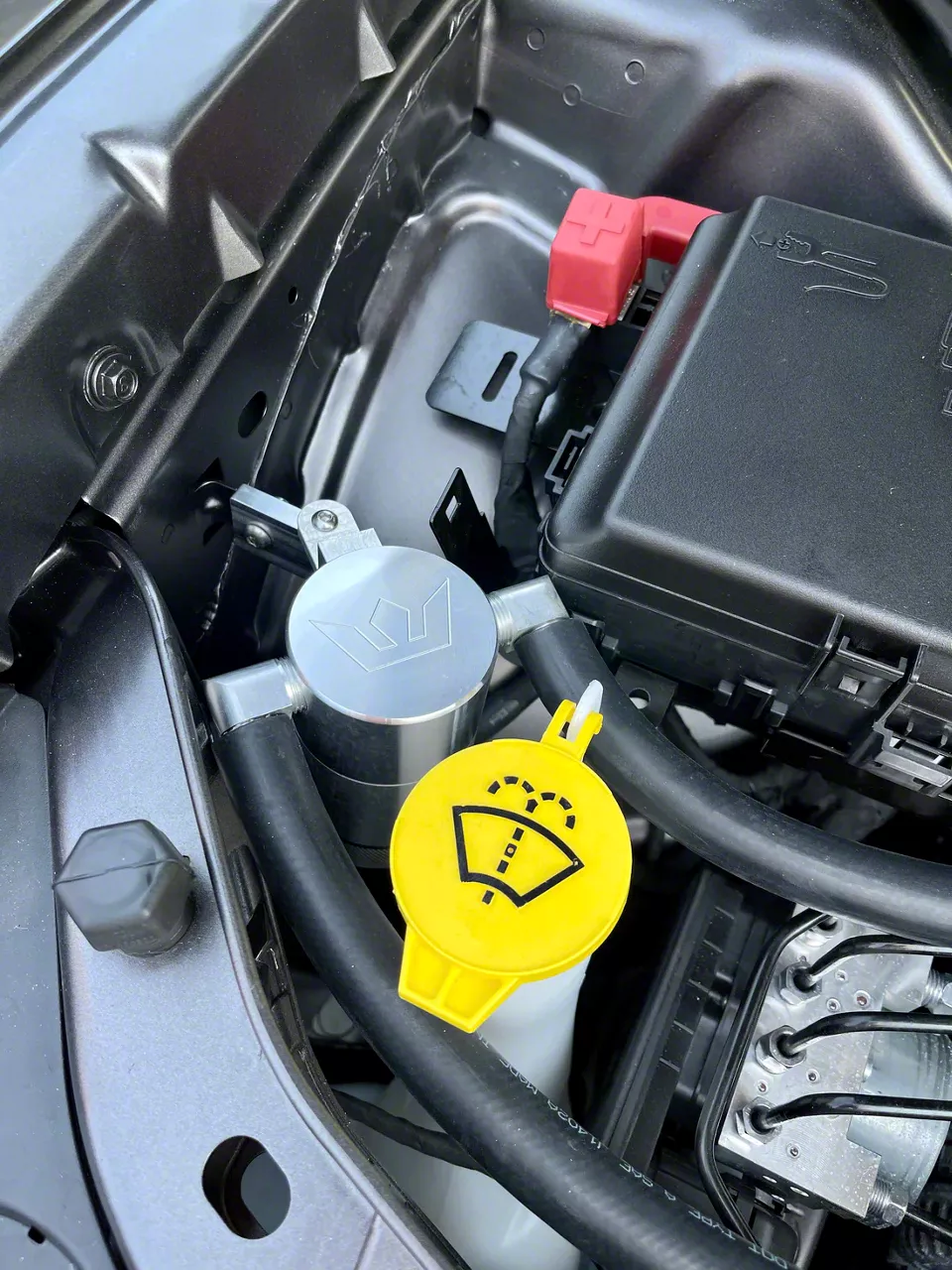 Charger Oil Catch Can with Fender Mount (06-10 6.1L HEMI Charger ...